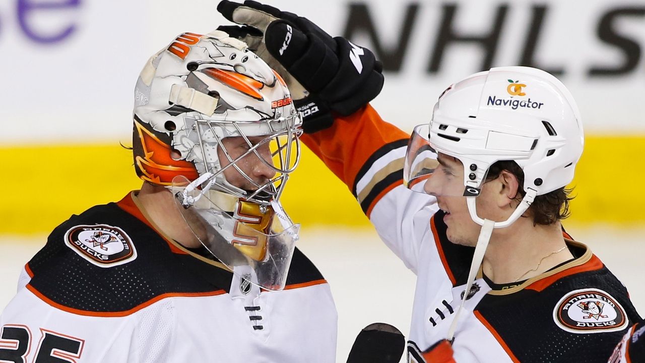 Comtois, Grant rally Ducks to 3-1 win over Flames - Newsday