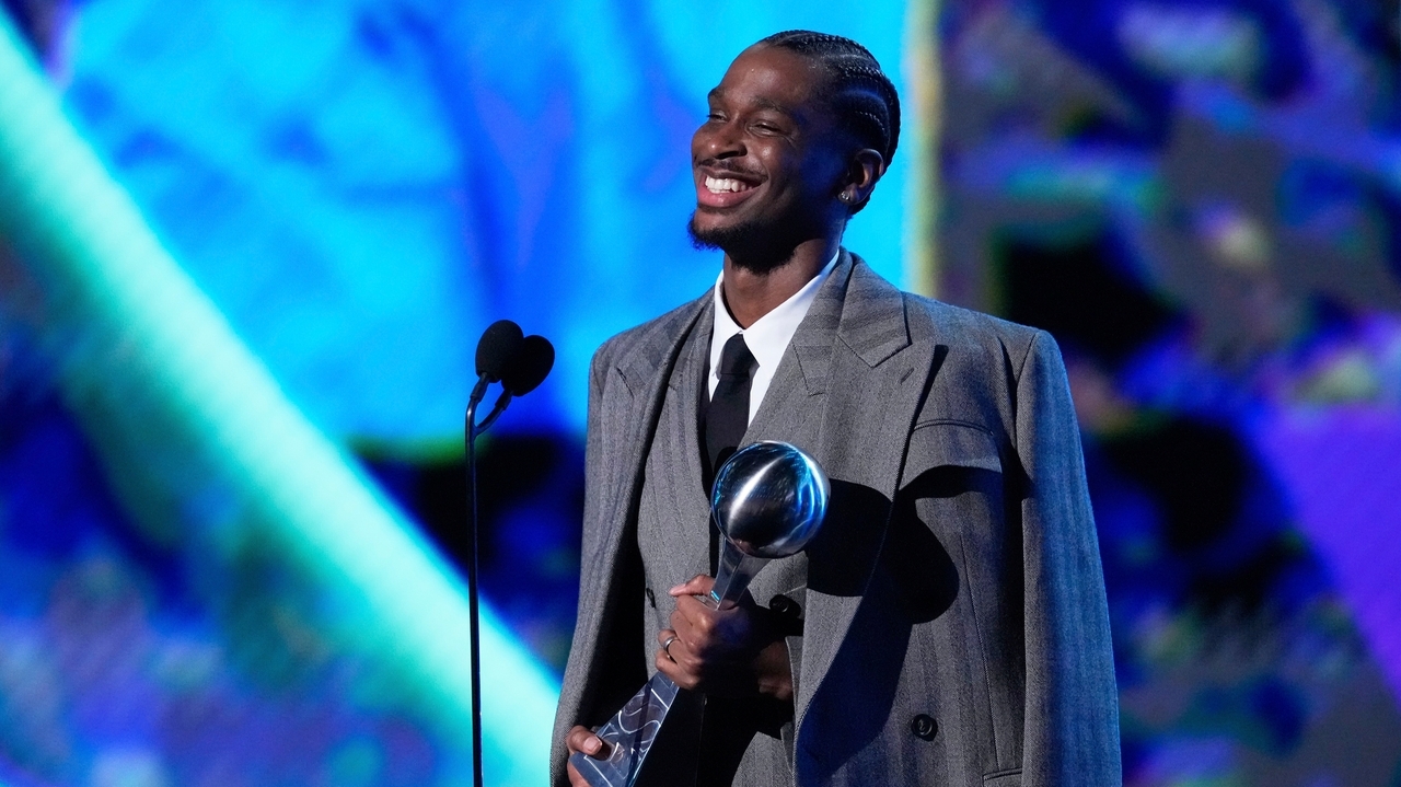 Shai Gilgeous-Alexander and Simone Biles win top honors at ESPYS - Newsday