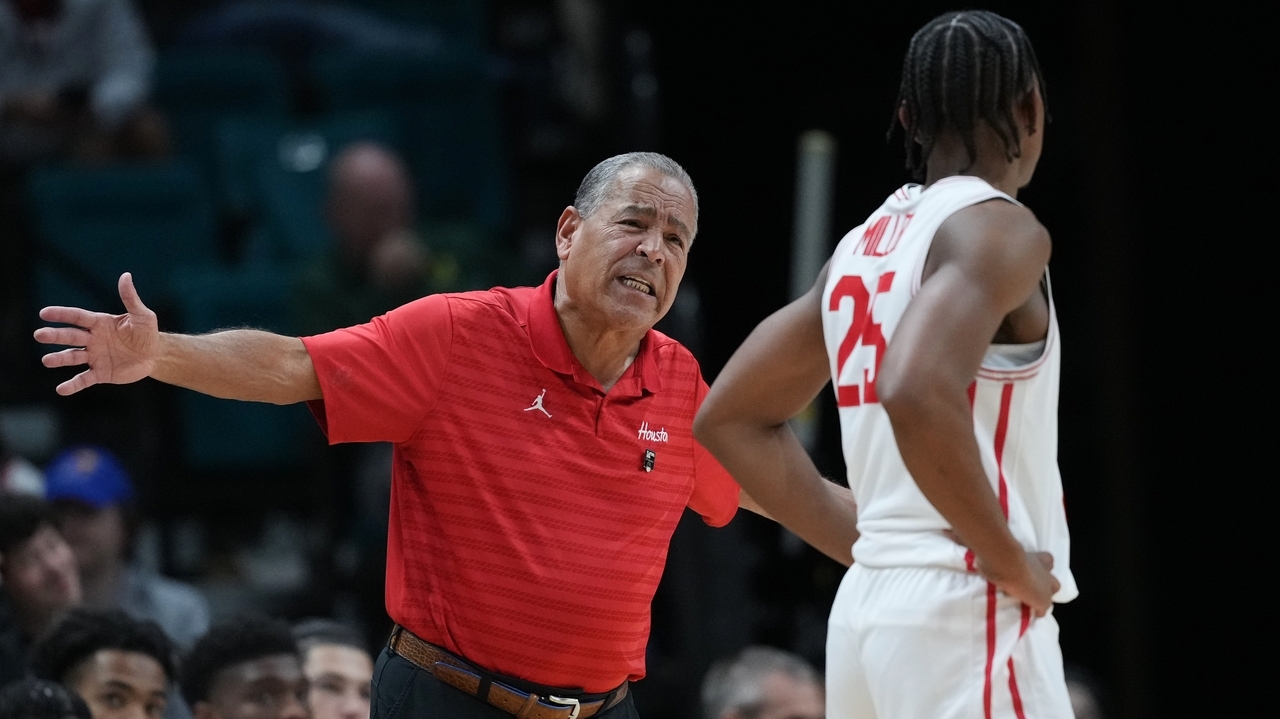 Houston coach Kelvin Sampson questions free-throw disparity after loss ...