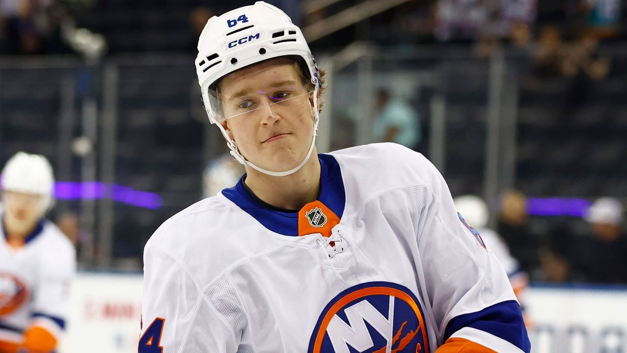 Islanders call up Cal Ritchie, send Marshall Warren back to Bridgeport ...