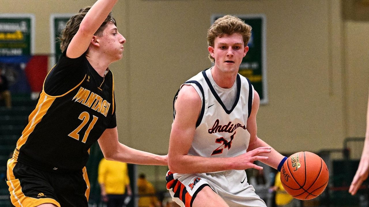 Manhasset keeps its edge, holds off Wantagh - Newsday