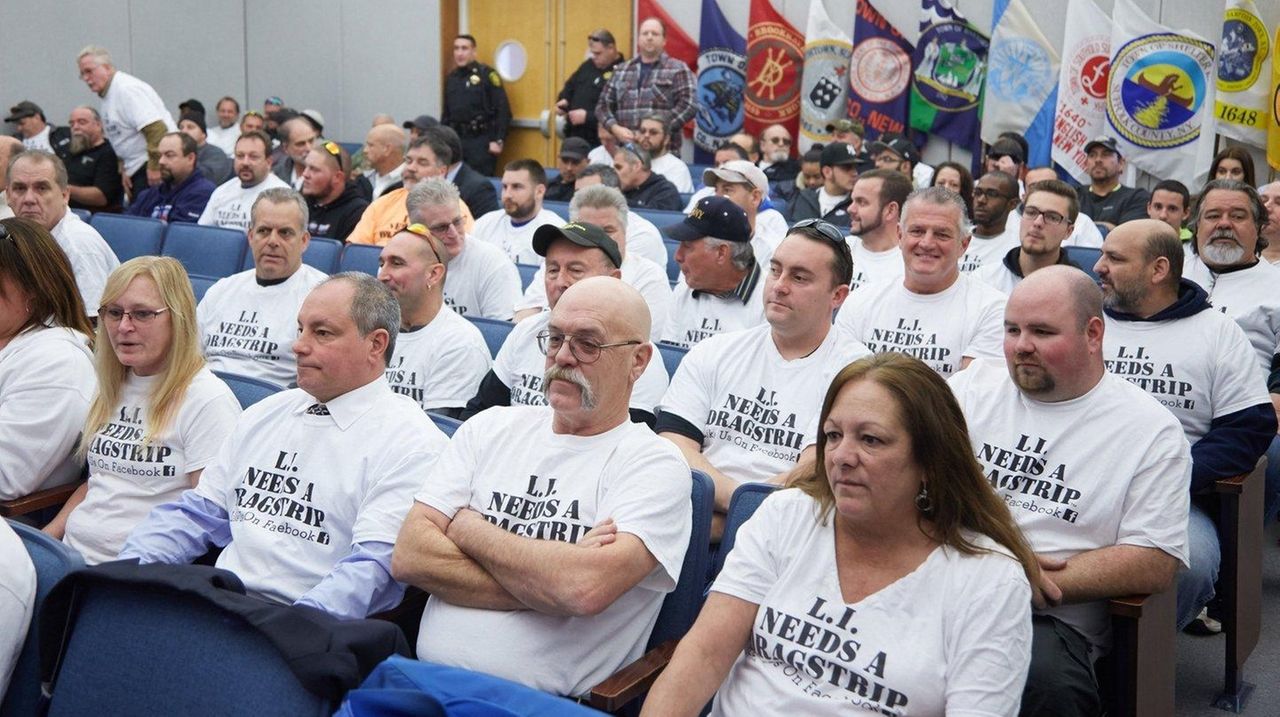 Drag racing fans press for track in Yaphank - Newsday