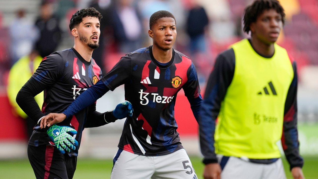 Chido Obi becomes youngest player to start a Premier League match for ...
