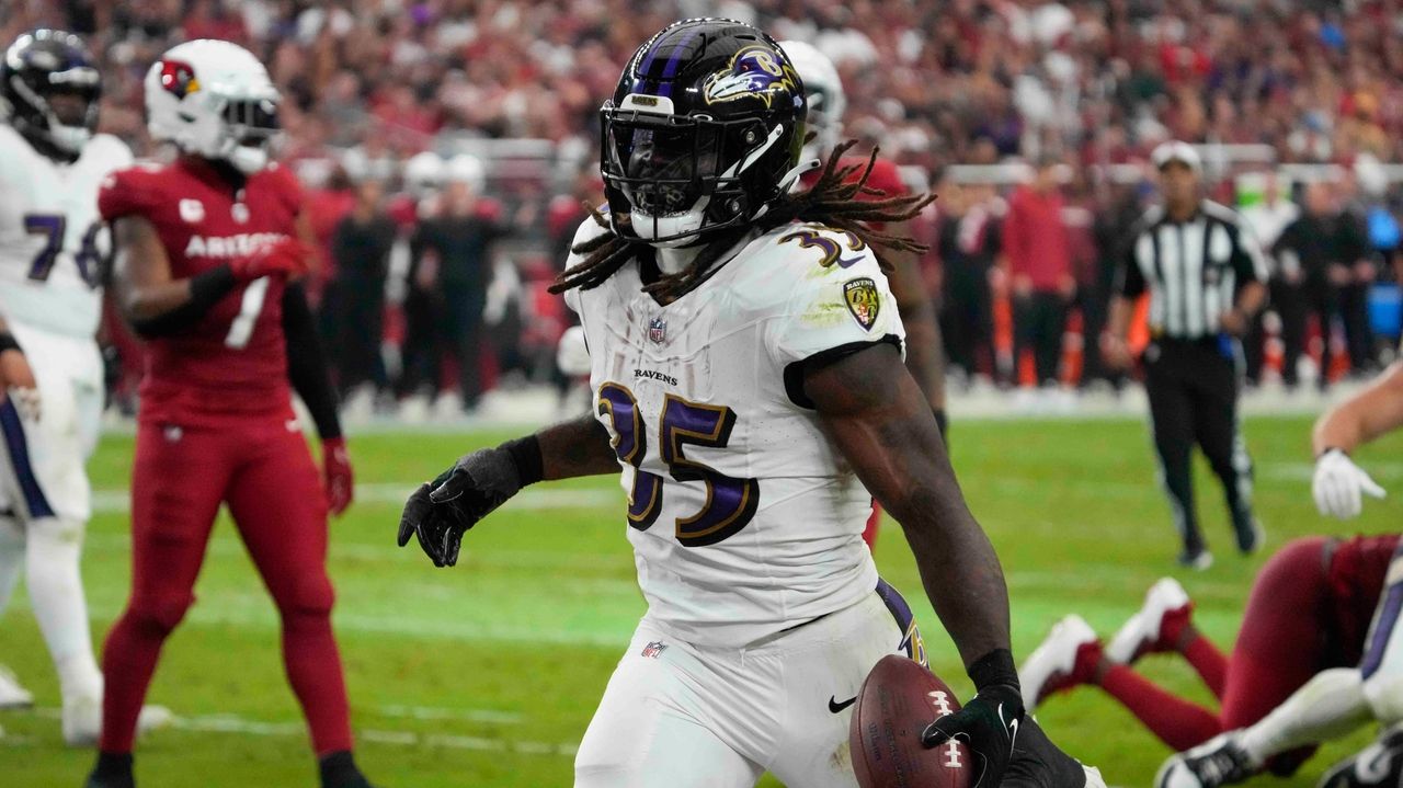 Gus Edwards runs for 3 touchdowns, Ravens' defense keys 31-24 win over ...