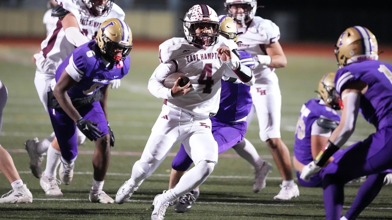 Alex Davis leads East Hampton football to first playoff win since '94 ...