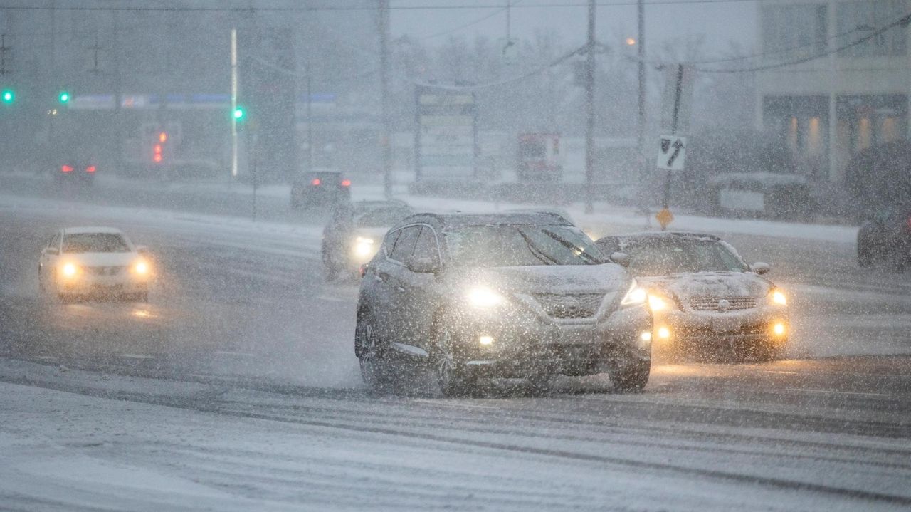LI hit with first major snowstorm in 2 years - Newsday