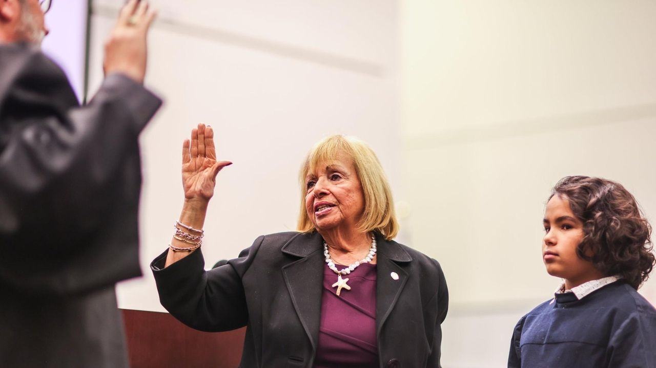 Angie Carpenter sworn in for third term as Town of Islip supervisor ...