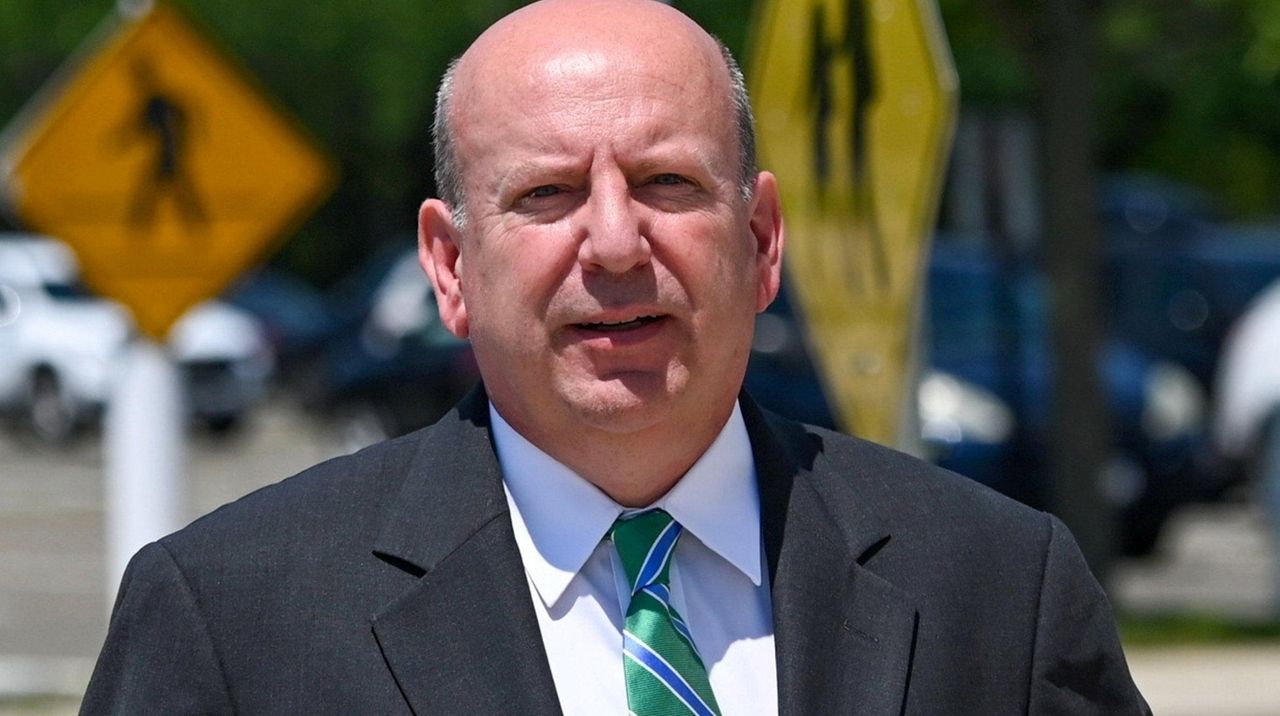 Former aide for ex-Suffolk DA Thomas Spota wants judge to delay his ...