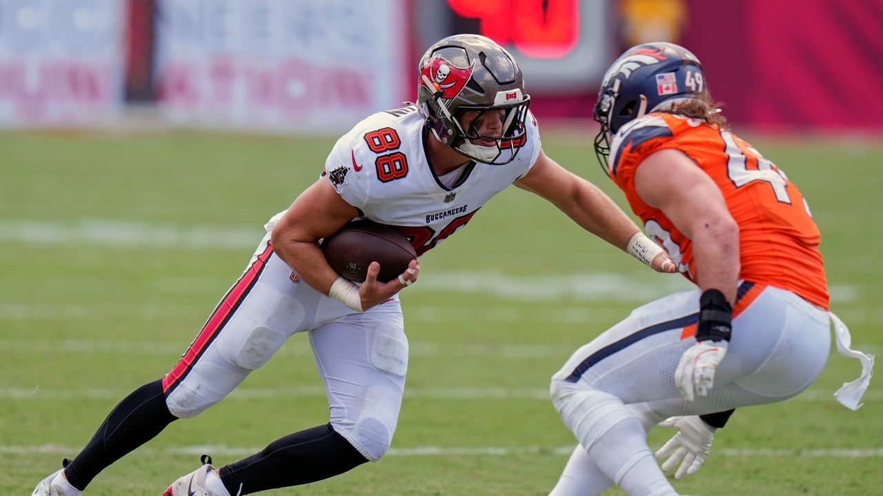 Broncos suffer big loss after leading tackler Alex Singleton diagnosed ...