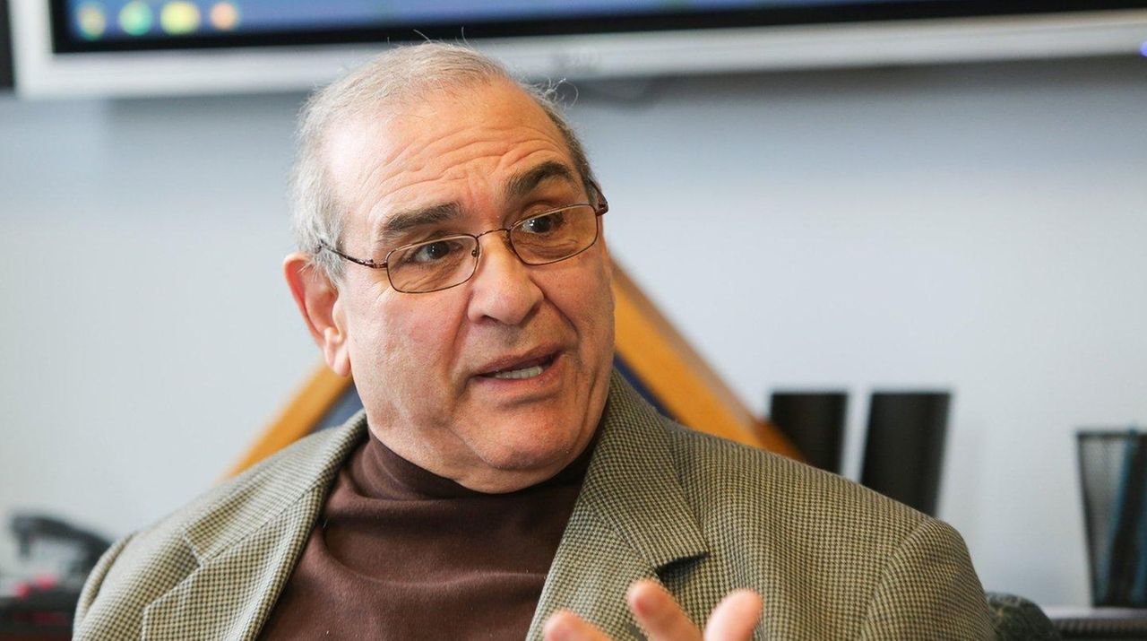 A last hurrah for Huntington Town Supervisor Frank Petrone? - Newsday
