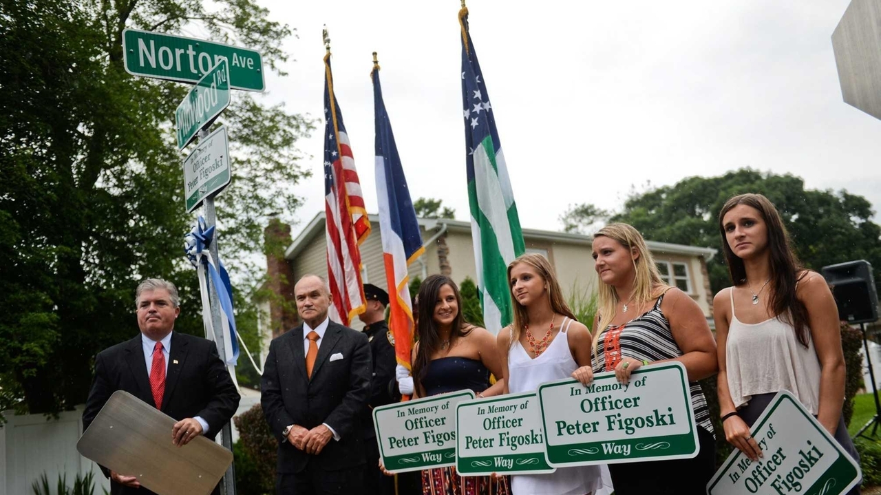 West Babylon street renamed for fallen NYPD officer Peter Figoski - Newsday