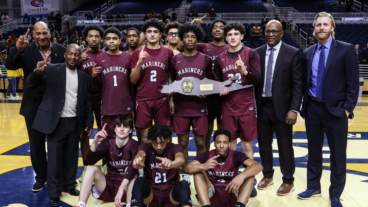 Photos: LI Class B boys hoops championship - Newsday