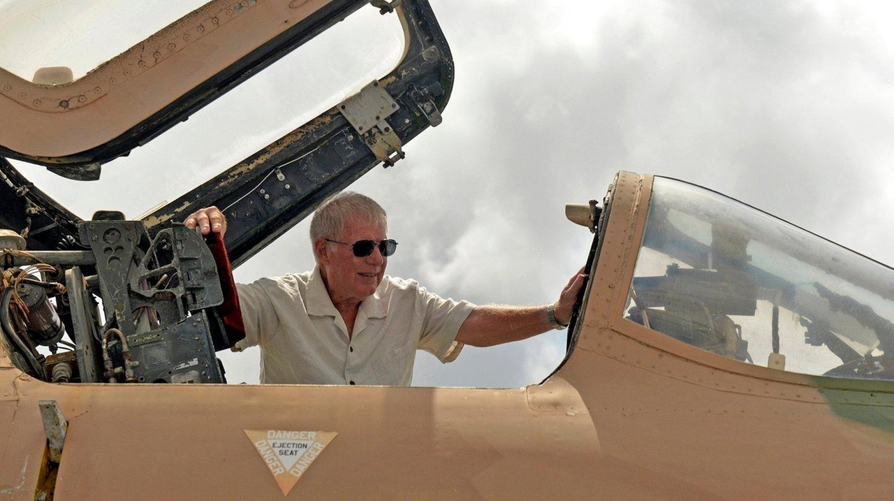 Retired fighter pilot is reunited with old war plane - Newsday