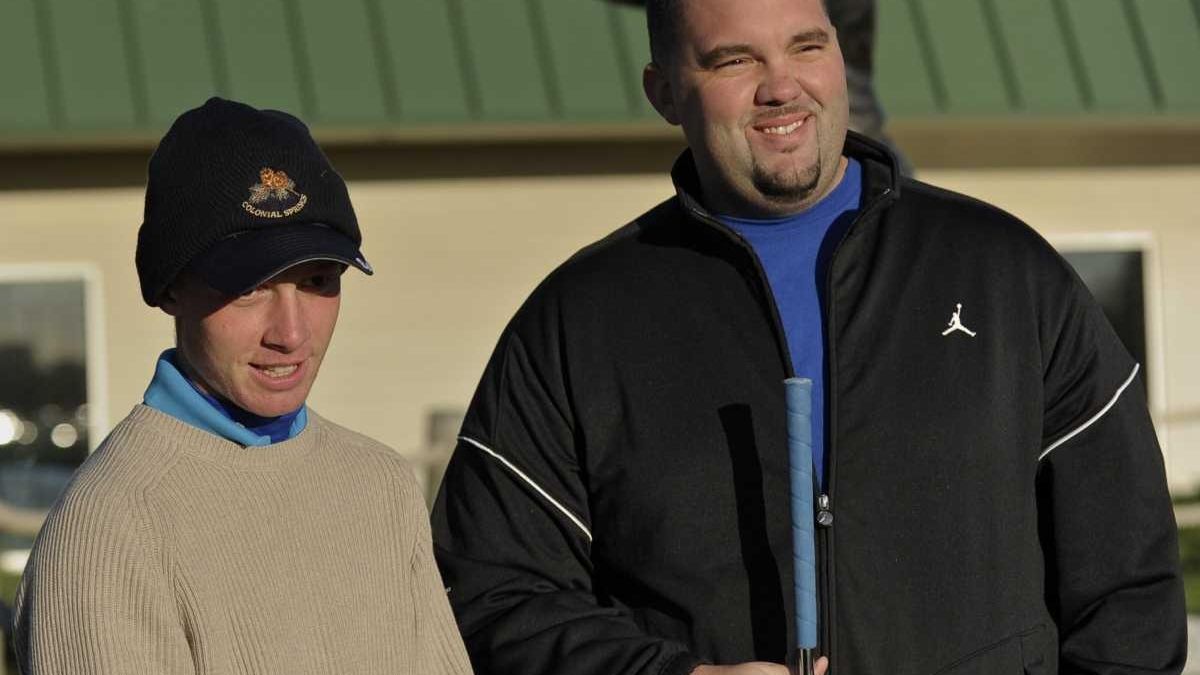 Newsday challenges Farmingdale's Lowe to mini-golf battle - Newsday