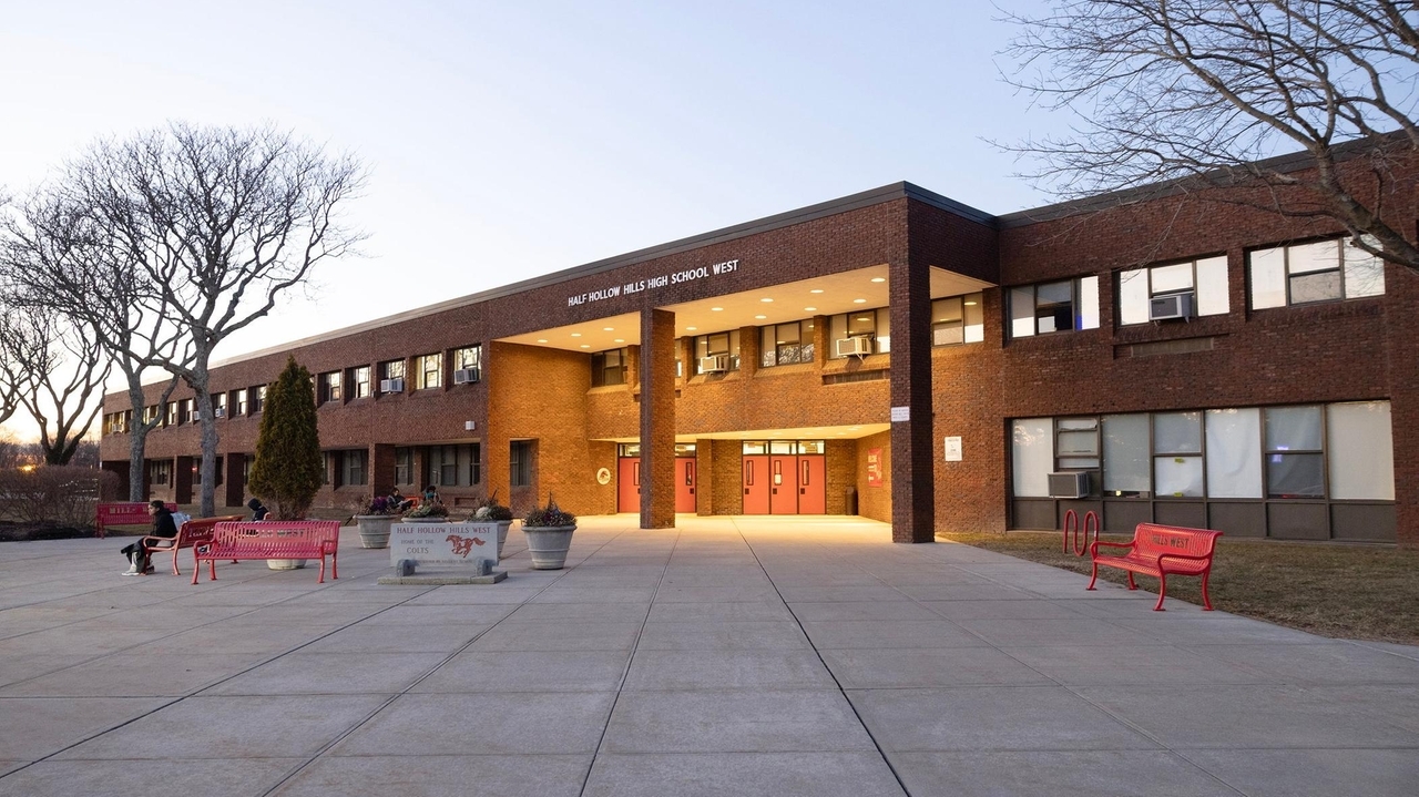 Half Hollow Hills High School West student gets $125G settlement for ...