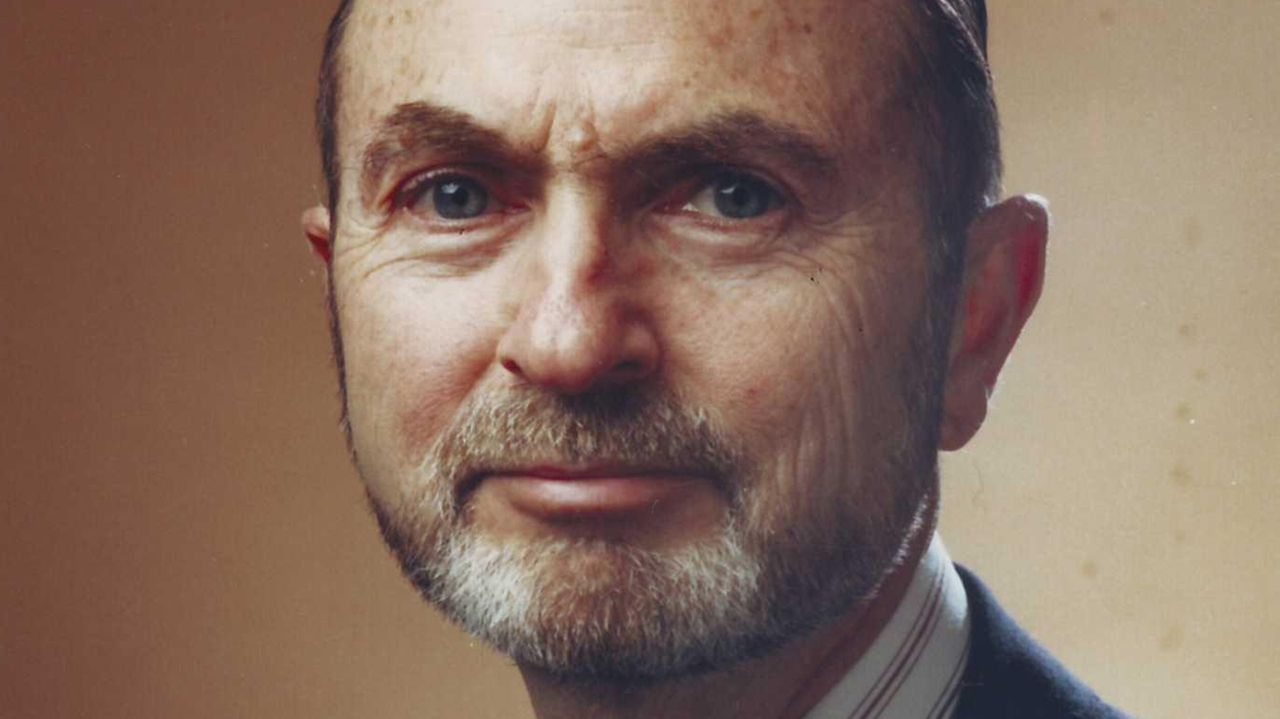 Allan Wallach, former Newsday theater critic, entertainment editor ...