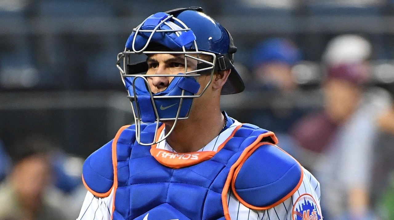 Mets catcher Wilson Ramos finds out while on deck that he's going to be ...