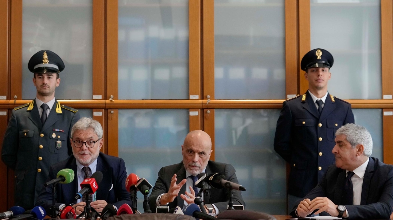 Italian police arrest 19 people in massive probe targeting mafia links ...