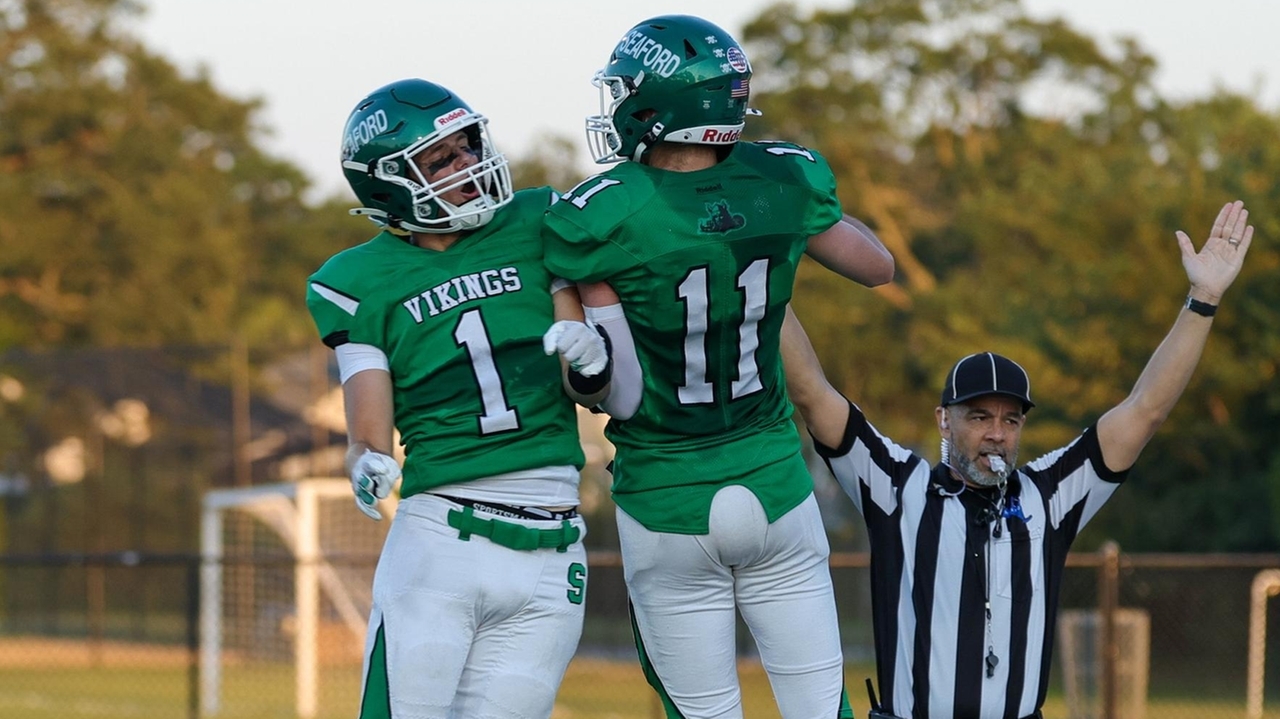 Seaford football vs. Cold Spring Harbor - Newsday