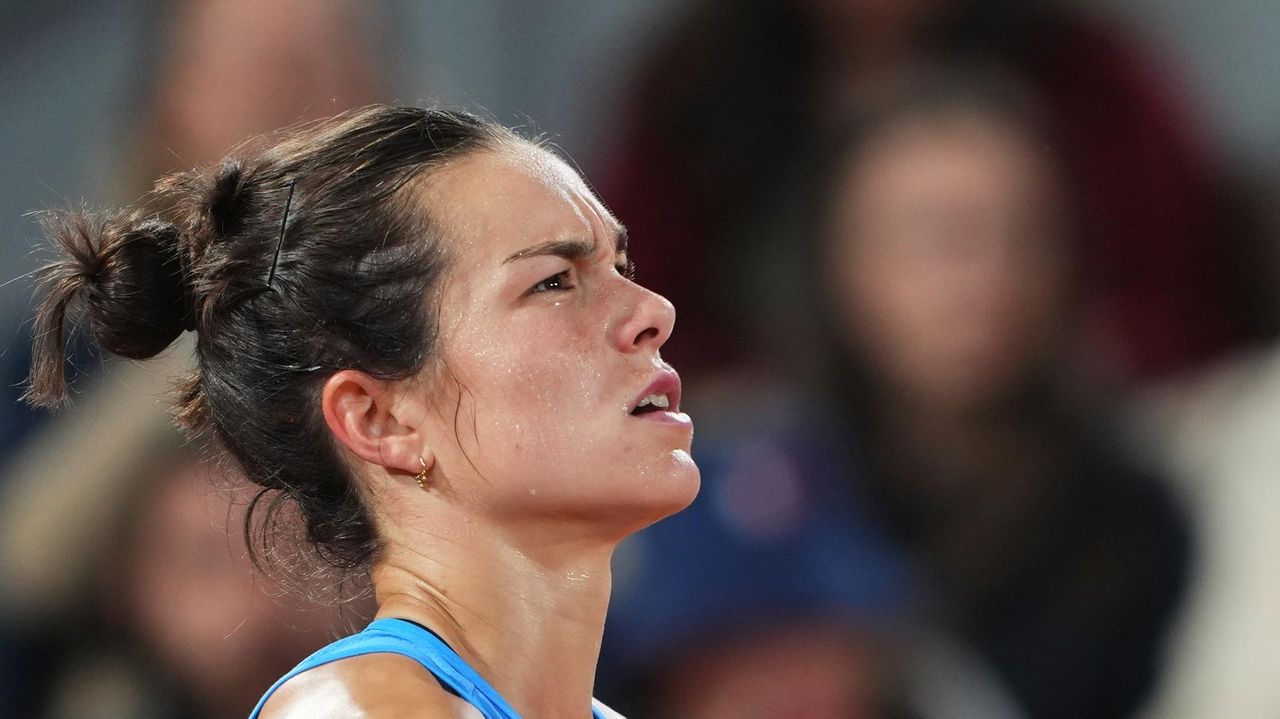 French Open semifinalist Loïs Boisson out of Wimbledon qualifying event ...