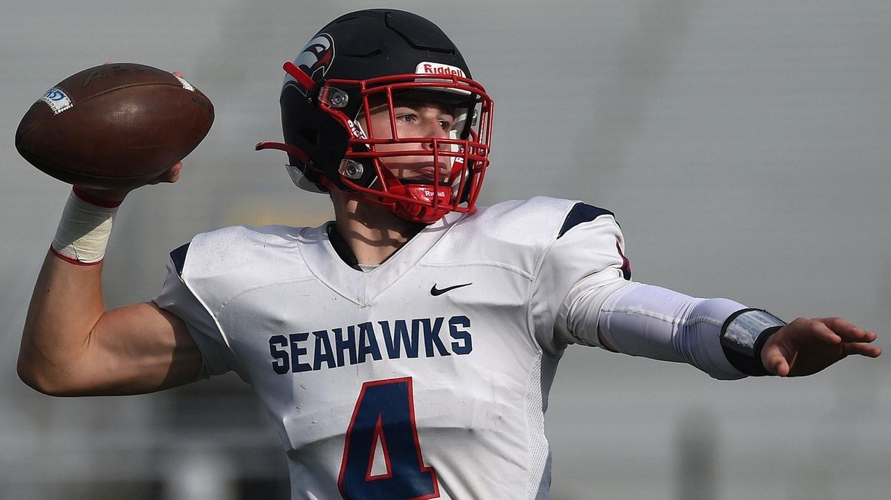 Nassau Conference III football Week 1 roundup - Newsday