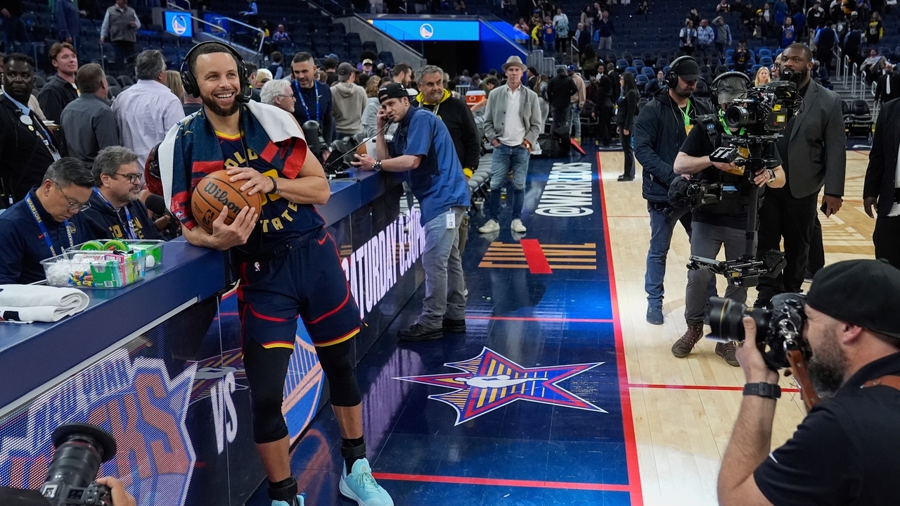 Stephen Curry becomes first player in NBA history to make 4,000 3 ...