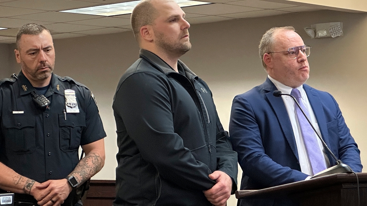 Prison guard who helped beat cuffed New York inmate to death pleads ...
