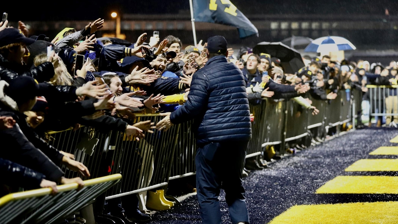 Michigan Wolverines return home to screaming fans after victory over ...