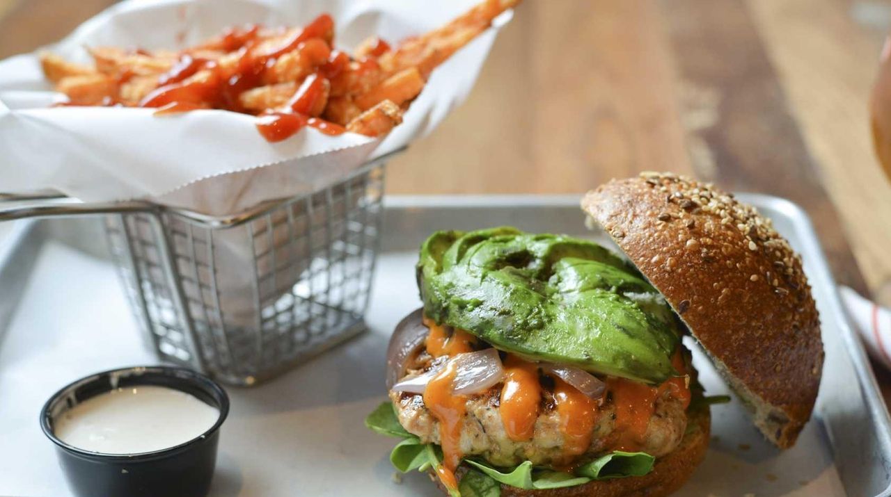 New York Burger Bar review: Massapequa spot specializes in burgers ...