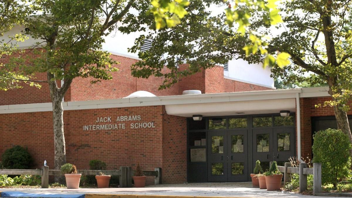 Plan to close Jack Abrams school will affect class sizes - Newsday