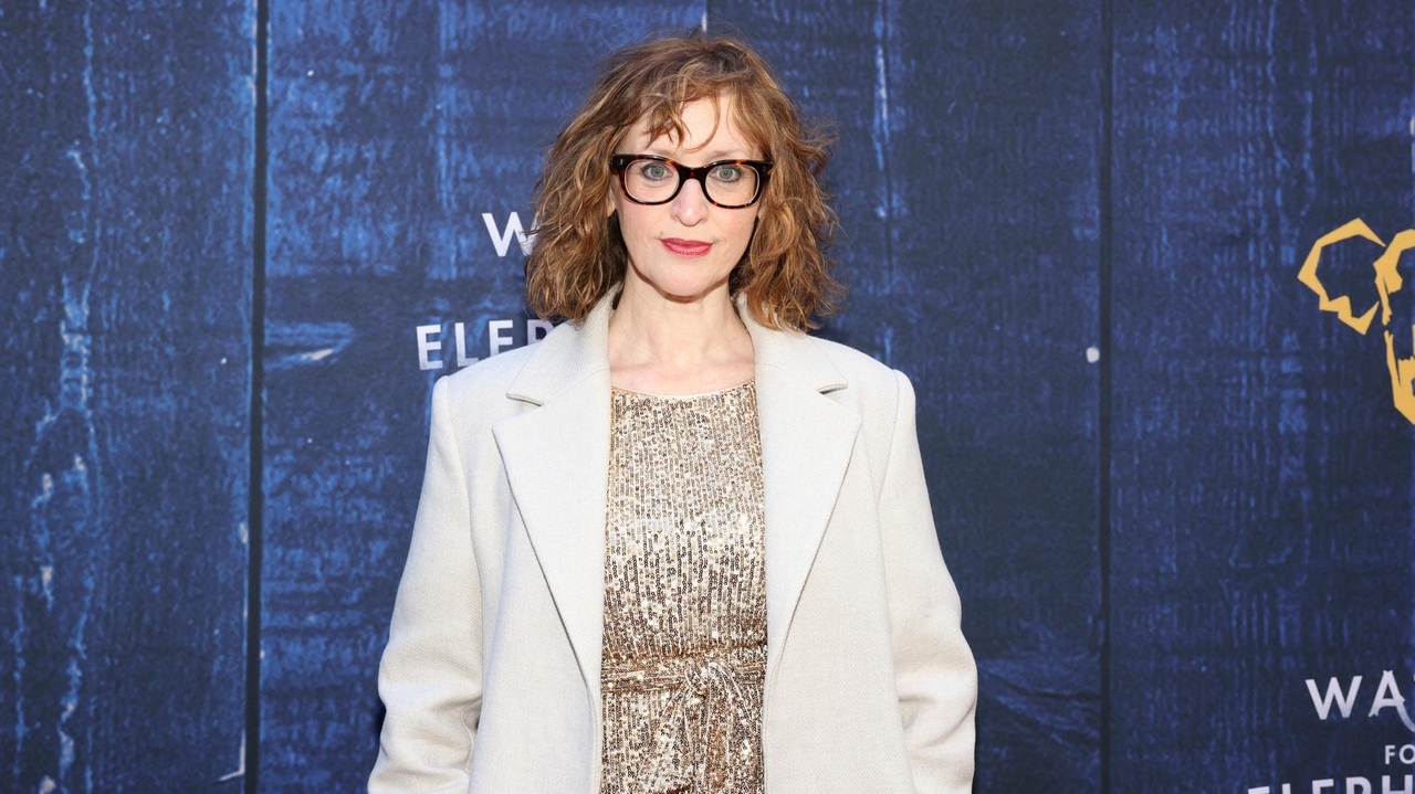Jessica Stone, who knits Broadway and circus in thrilling 'Water for ...
