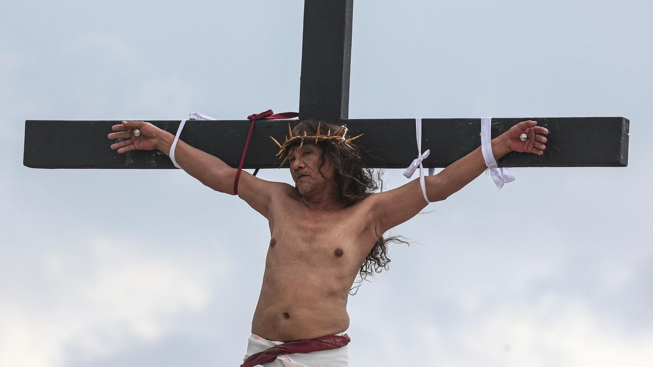A Filipino villager is nailed to a cross for the 35th time on Good ...