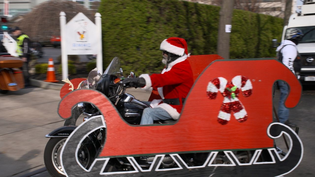 Motorcycle convoy delivers toys to families at Ronald McDonald House ...