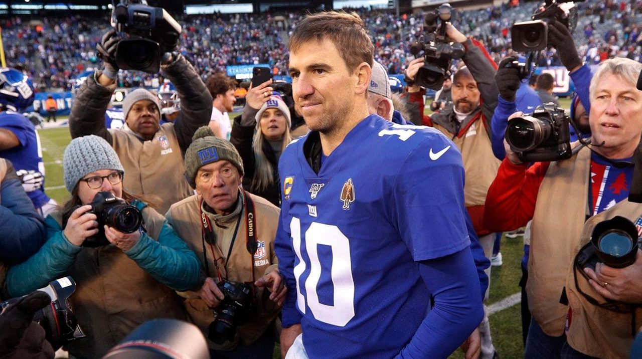 Joining legendary Giant Charlie Conerly on list of retired numbers is ...