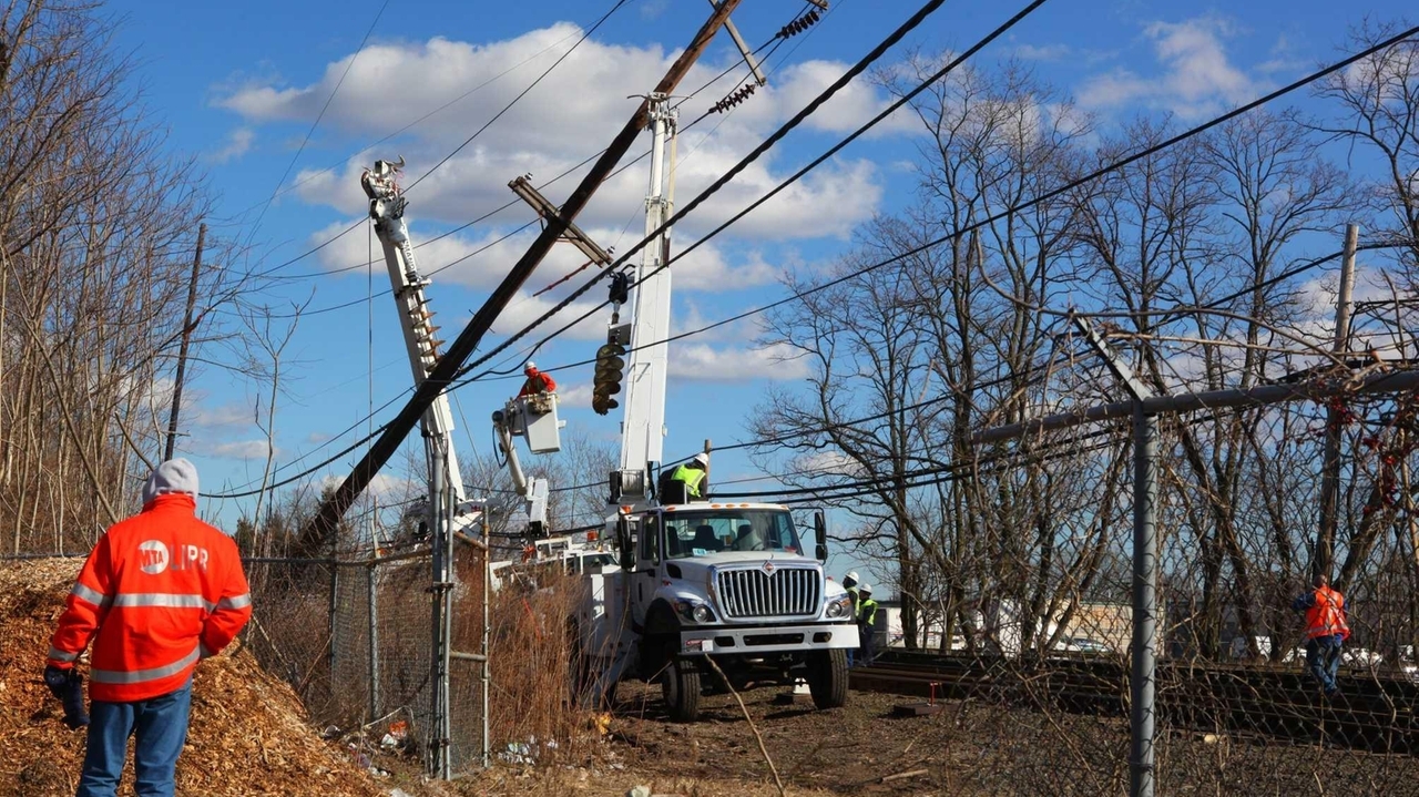 LIRR: Near-normal service for evening rush after downed pole - Newsday