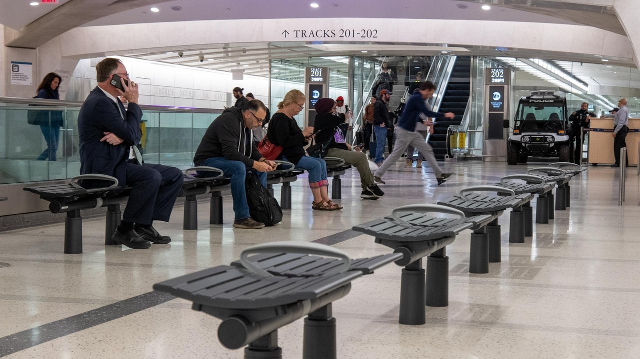 New seating at Grand Central Madison for LIRR riders draws focus to why ...