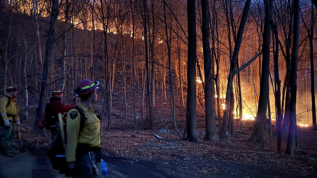 Wildfire threat continues in much of the US Northeast as dry conditions ...