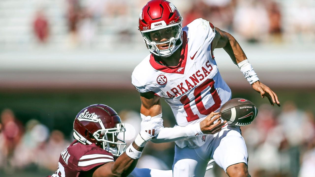 Taylen Green throws 5 TD passes, runs for 1 TD and Arkansas blows out ...