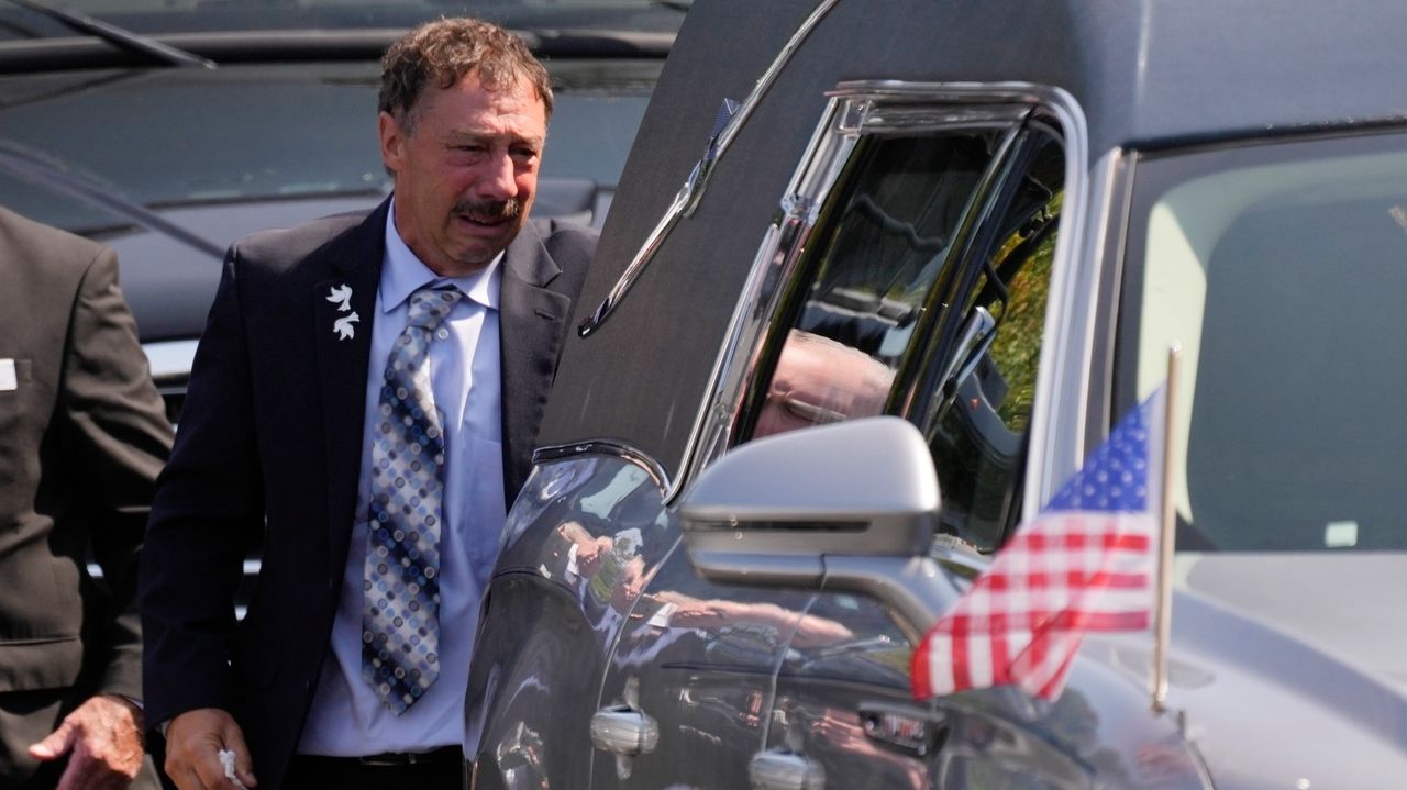 Gaudreau brothers are mourned by the hockey community, family and ...