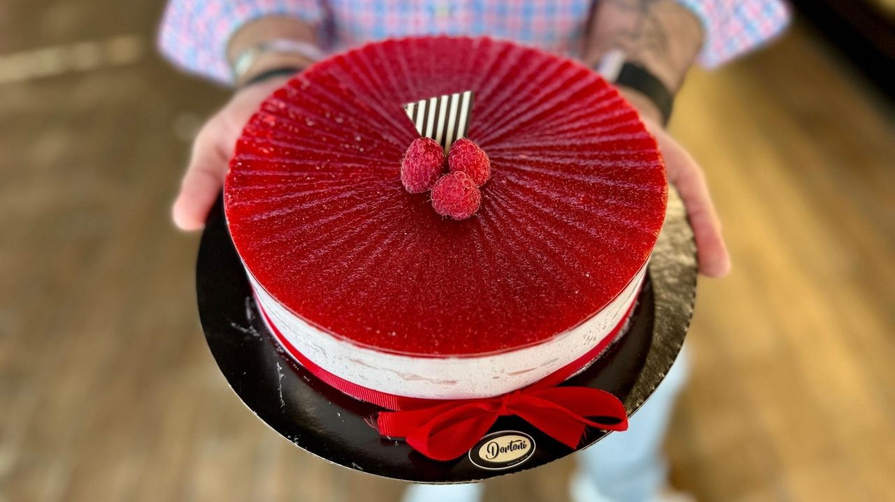 Dortoni Bakery opens in Huntington Station - Newsday