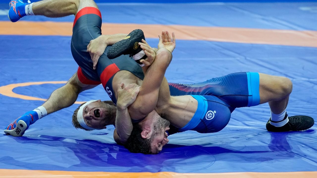 Wrestling body explains why it let Russian champions compete at world ...