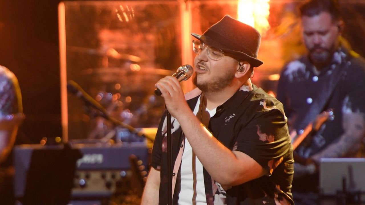 LI singer advances to 'American Idol' top 24 - Newsday