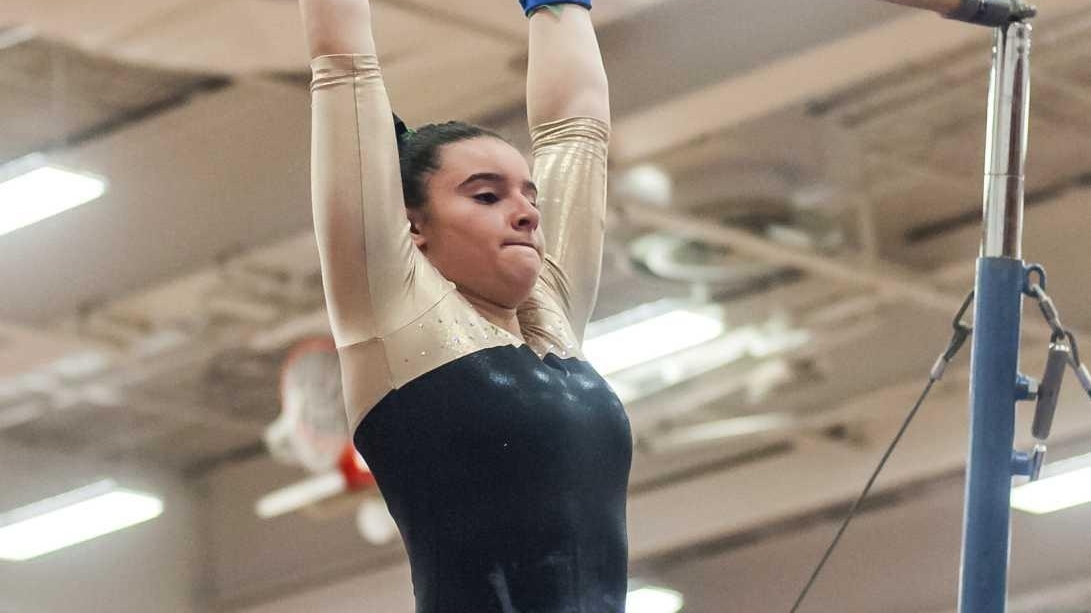 Claire Dempsey, Cydney Crasa lead Ward Melville to third straight ...