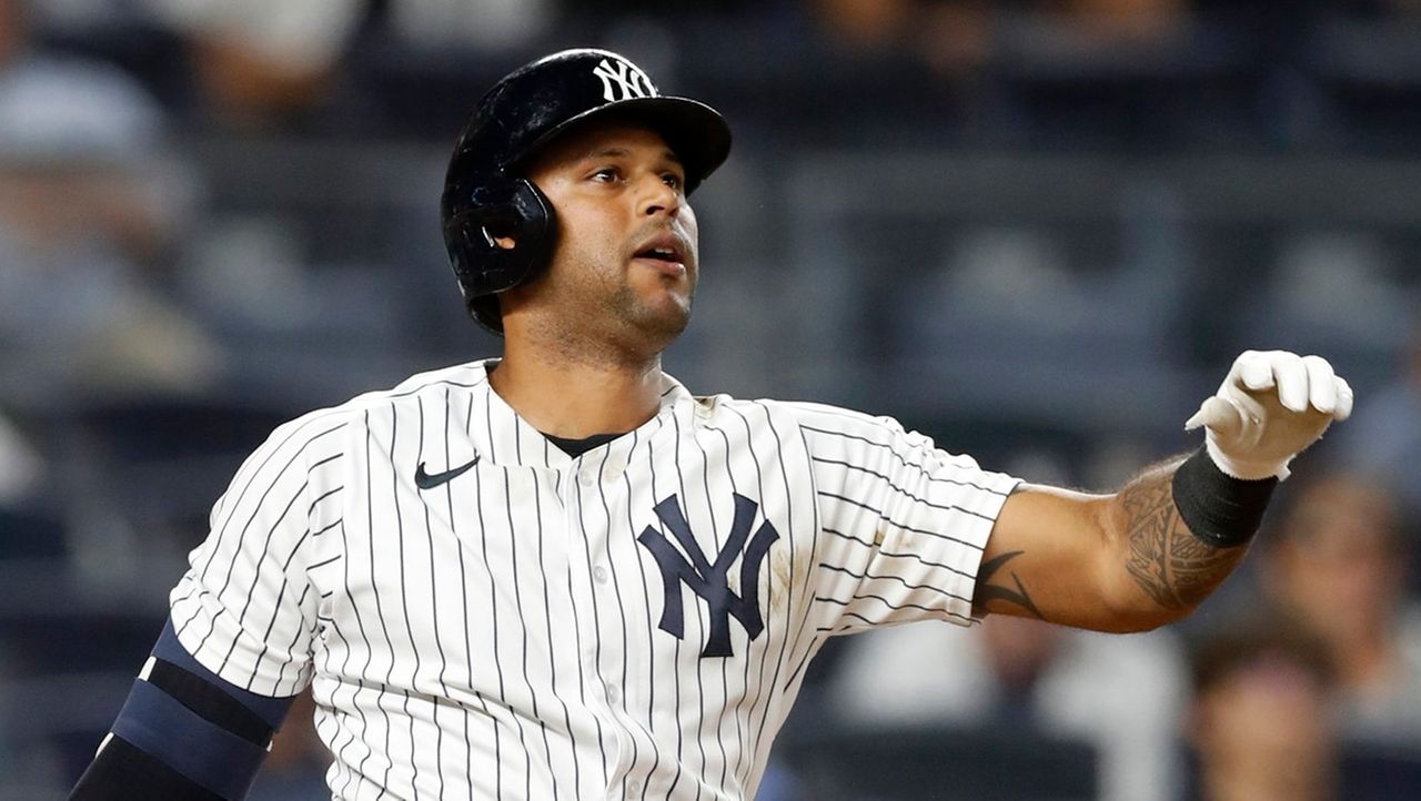 Aaron Hicks back in Yankees' lineup in leftfield after rough game - Newsday
