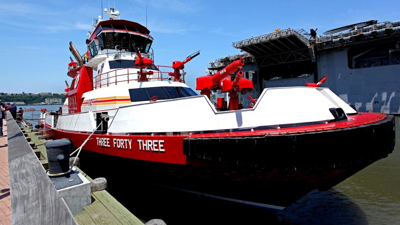 FDNY unveils new high-tech fireboat - Newsday