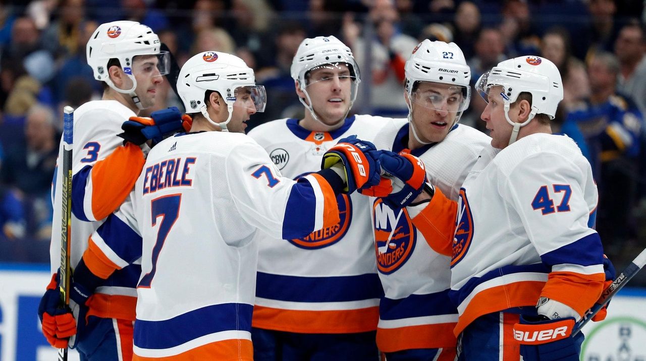 Islanders rally with three goals in final period, beat Blues to win ...