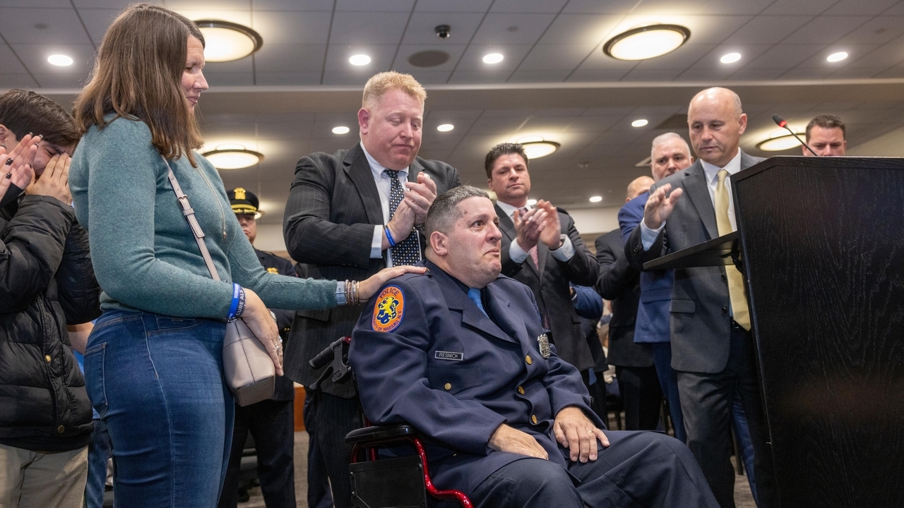 Tribute to retired Nassau cop with Lou Gehrig's disease - Newsday