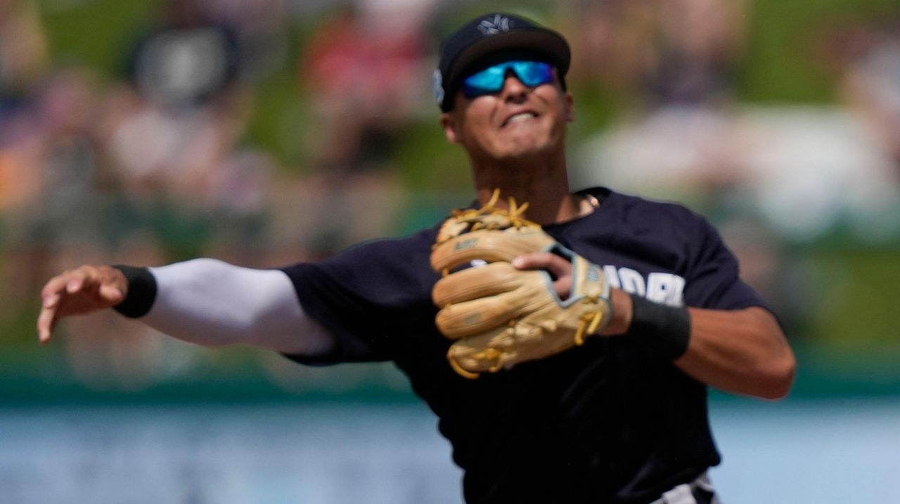 Tough day at the plate for Yankees' shortstop candidates - Newsday
