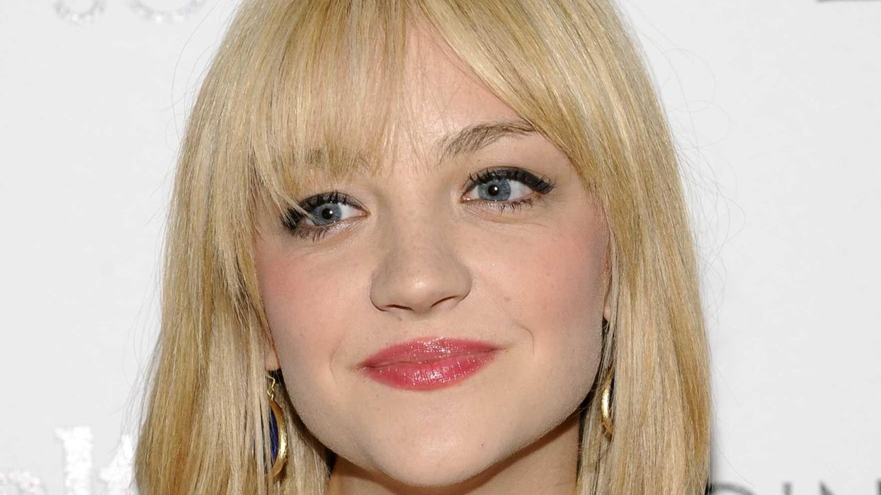 Abby Elliott 'SNL' departure surprises fans - Newsday
