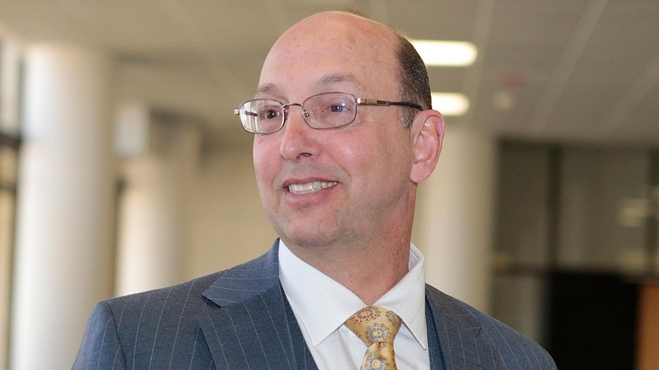 Brooklyn jury convicts Long Island defense lawyer of conspiracy to ...